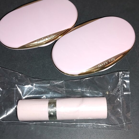 Mary Kay | Makeup | Mary Kay 2 Rounded Pan Compact Cases And One New ...